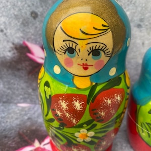 Soviet Matryoshka - Set of 5 Russian Wooden Nesting Doll - Babyshka ...