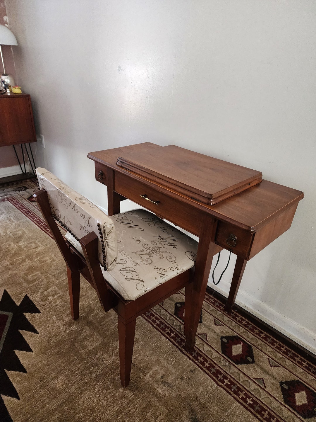 Singer Sewing Machine in Walnut Two Draw Cabinet 1950s With Chair AJ854 ...