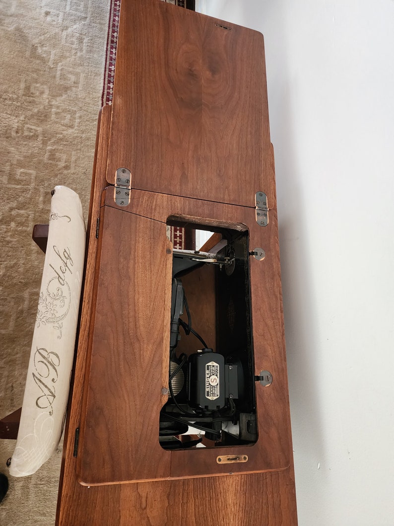 Singer Sewing Machine in Walnut Two Draw Cabinet 1950s With Chair AJ854 ...