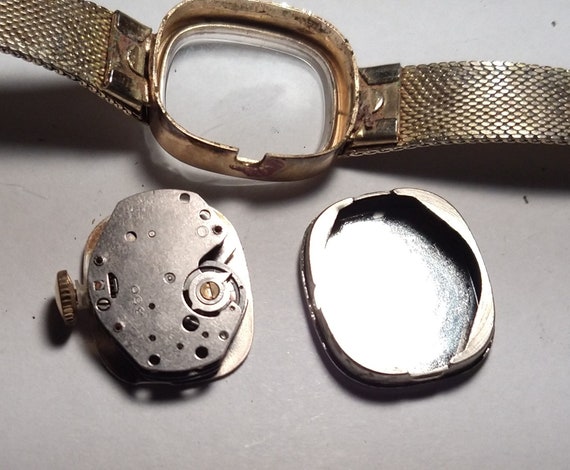 1977 TIMEX Ladies Wind-up Wristwatch. Analog Dial. Me… - Gem