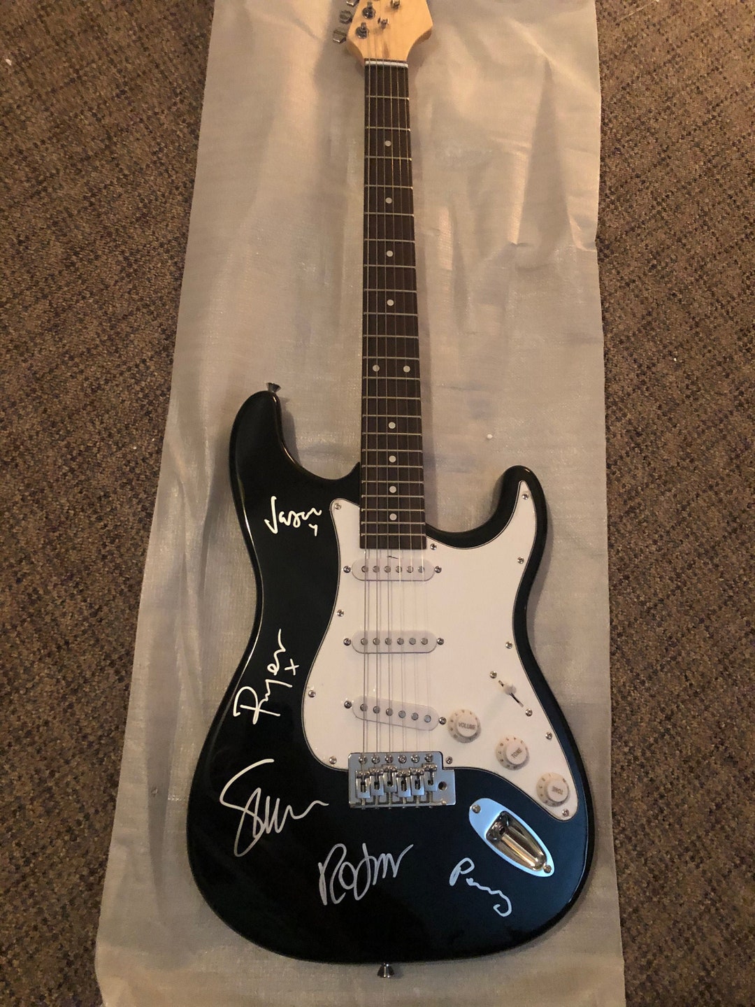 THE CURE Robert Smith +4 Signed AUTOGRAPHED Full Size Guitar - Etsy