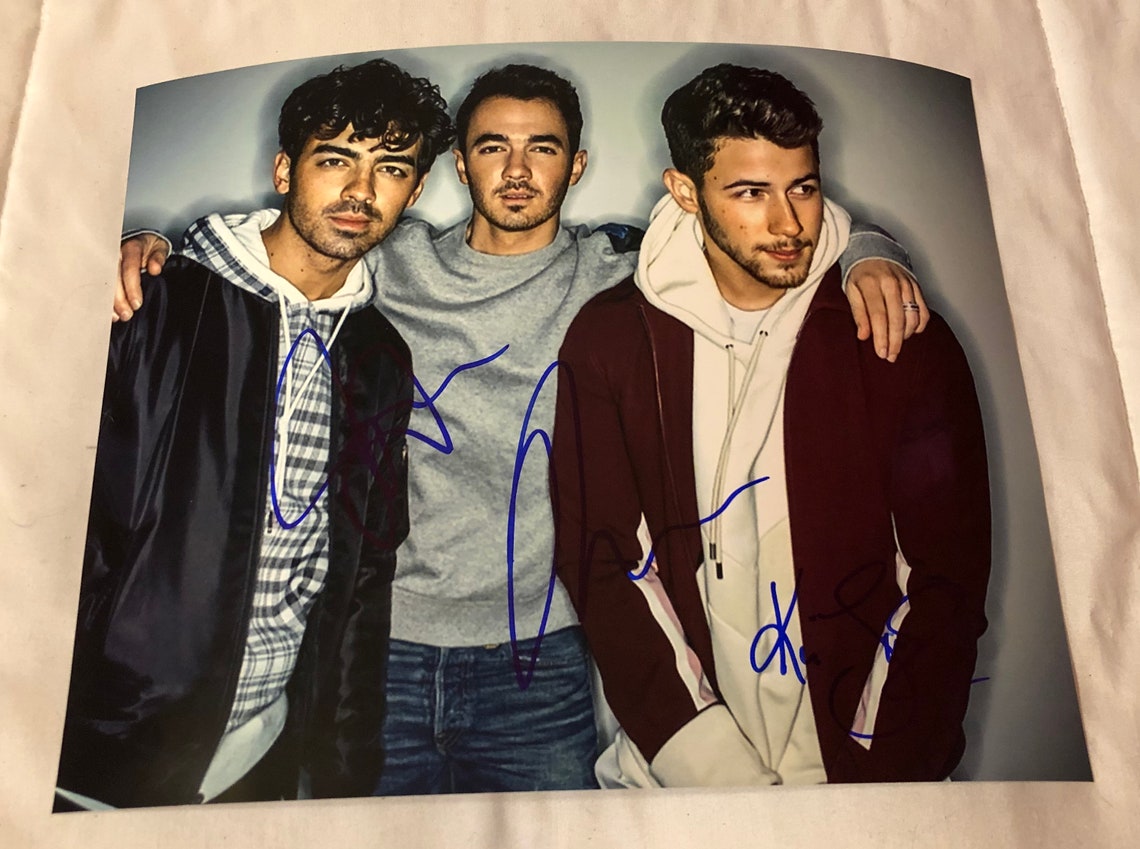 JONAS BROTHERS Signed AUTOGRAPHED 8x10 Photo - Etsy