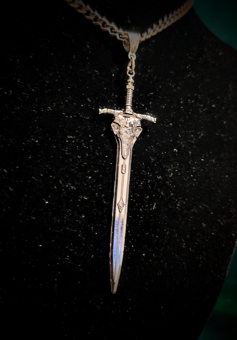 Artorias Greatsword Necklace: Dark Souls Abysswalker Pendant - Etsy