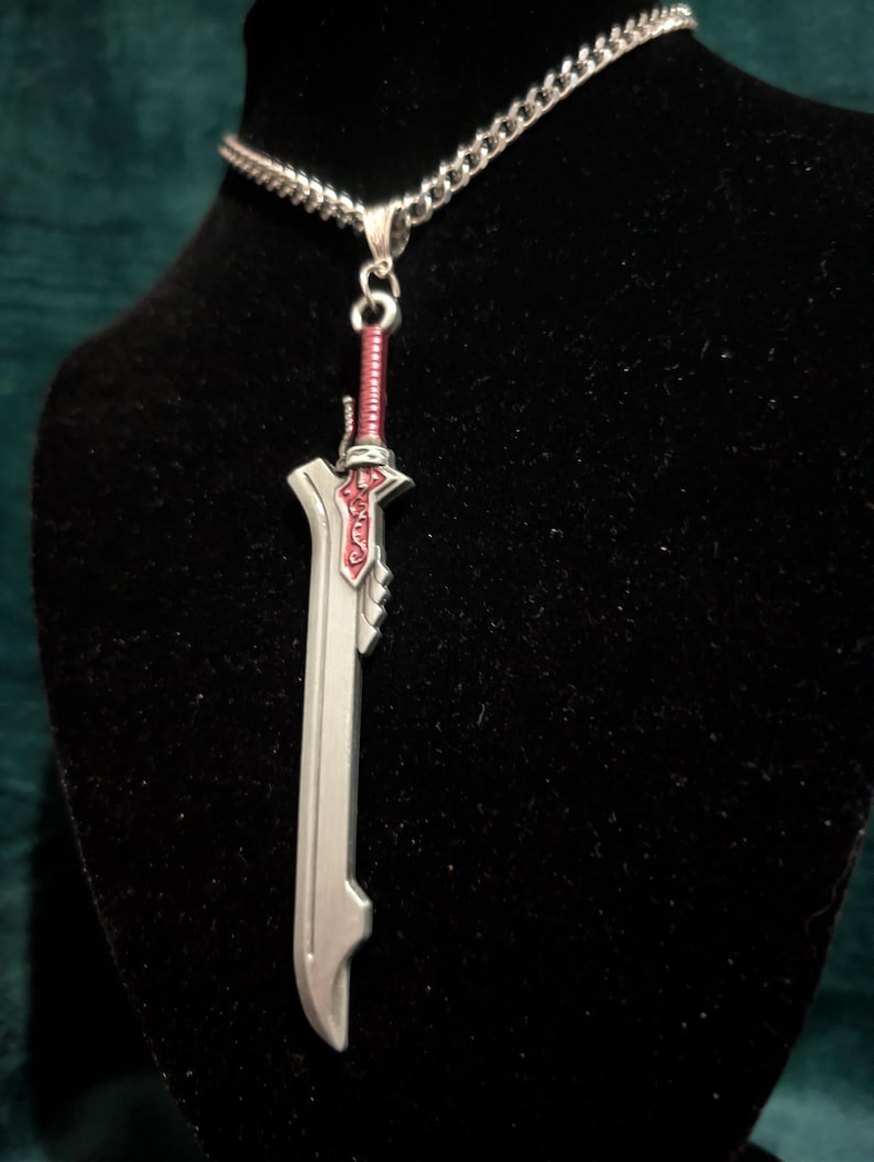 Red Queen Necklace - Nero, DMC, Devil May Cry, Sword, Fantasy, Gaming ...