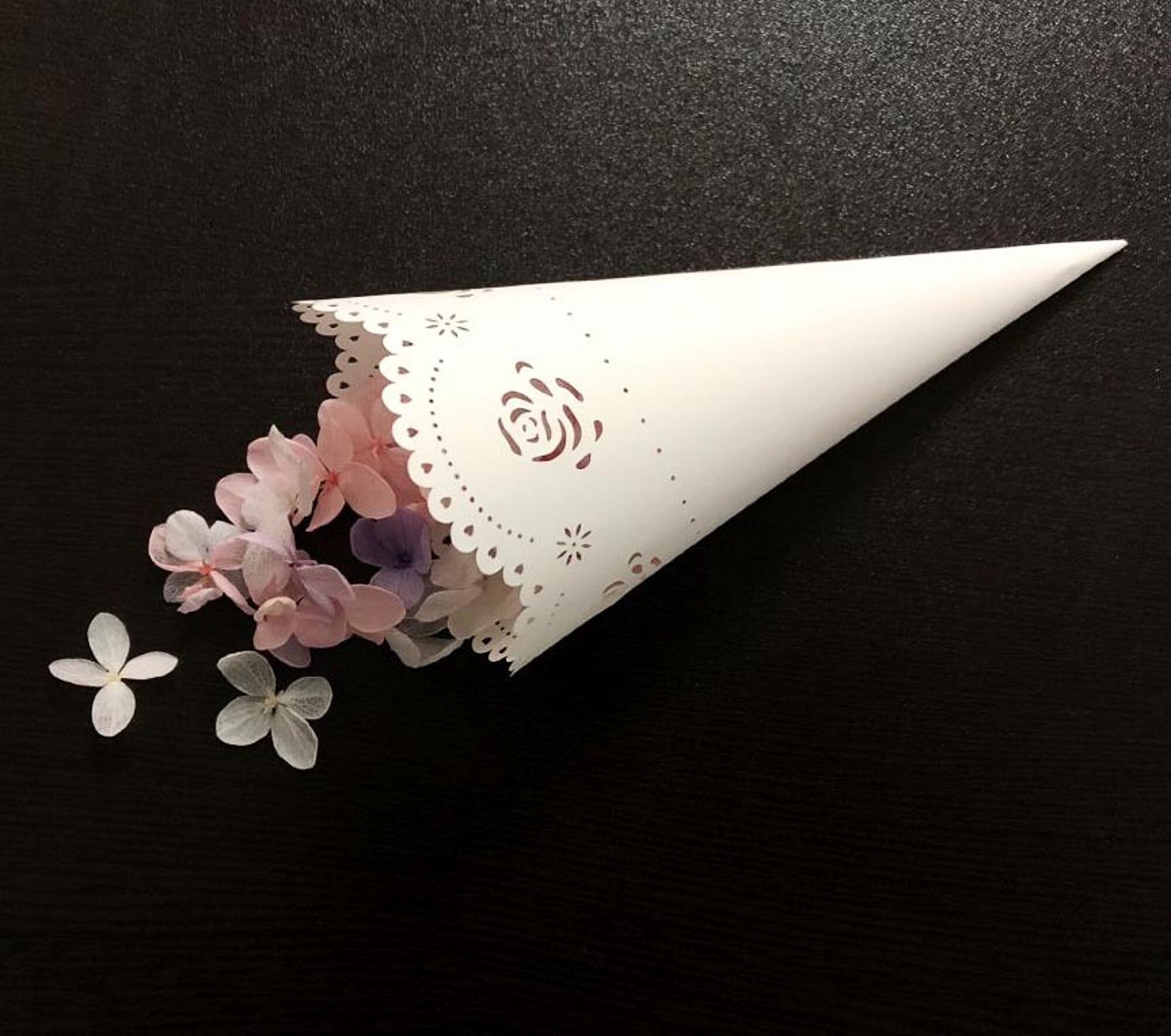 50 Pieces Lace Rose Confetti Cones Flower Fifelds for Wedding Party ...