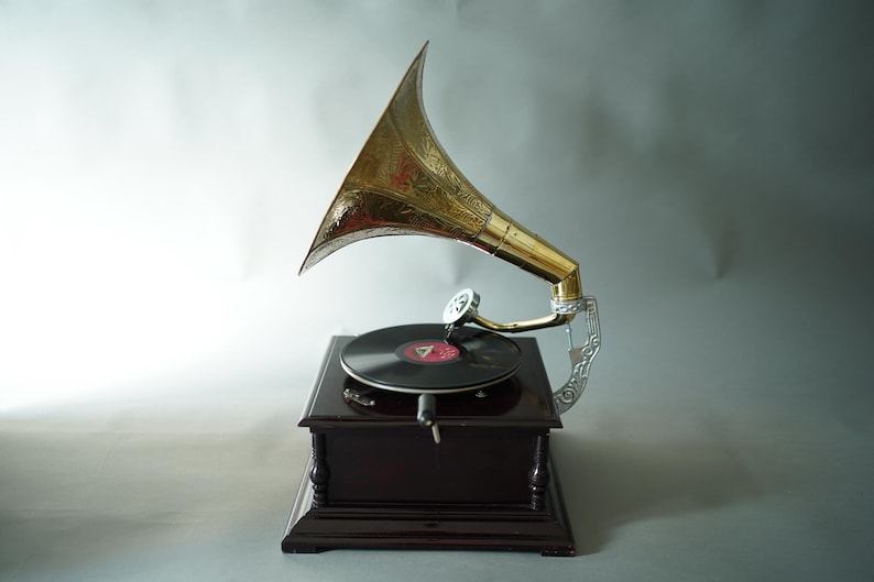 Antique Style Gramophone: Working Shellac Record Player, Rustic Home ...
