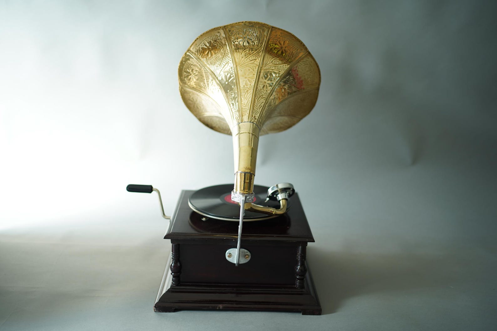 Antique Style Gramophone: Working Shellac Record Player, Rustic Home ...