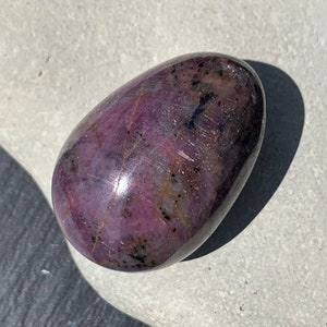 Hand Carved Ruby Egg With Natural Eye, 42.2g Qual Size, Ruby Gemstone ...