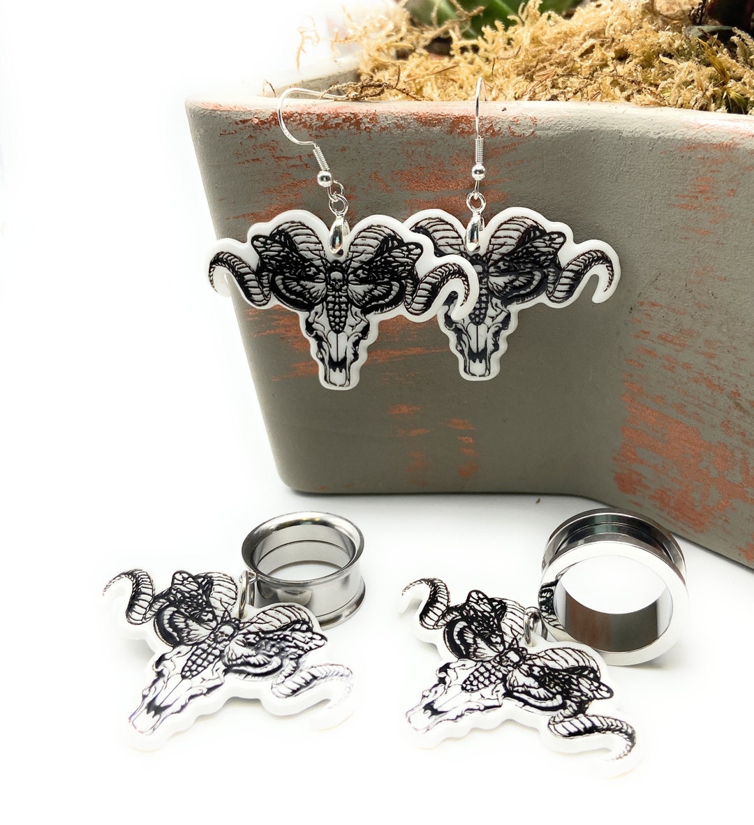 Acrylic Death Moth Ram 316l Surgical Steel Screw Fit Dangle Tunnel ...