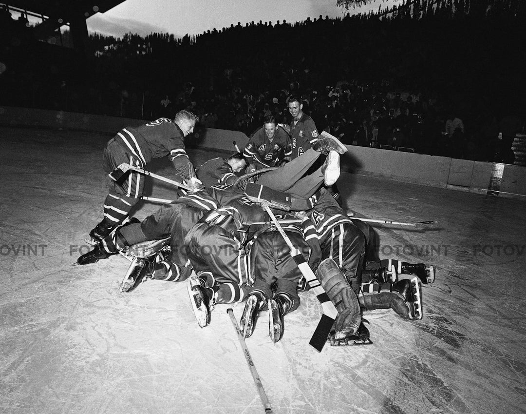 1960 TEAM USA Hockey Photo Picture Vs CANADA Winter Olympics Squaw ... 1960 TEAM USA Hockey Photo Picture Vs CANADA Winter Olympics Squaw ...