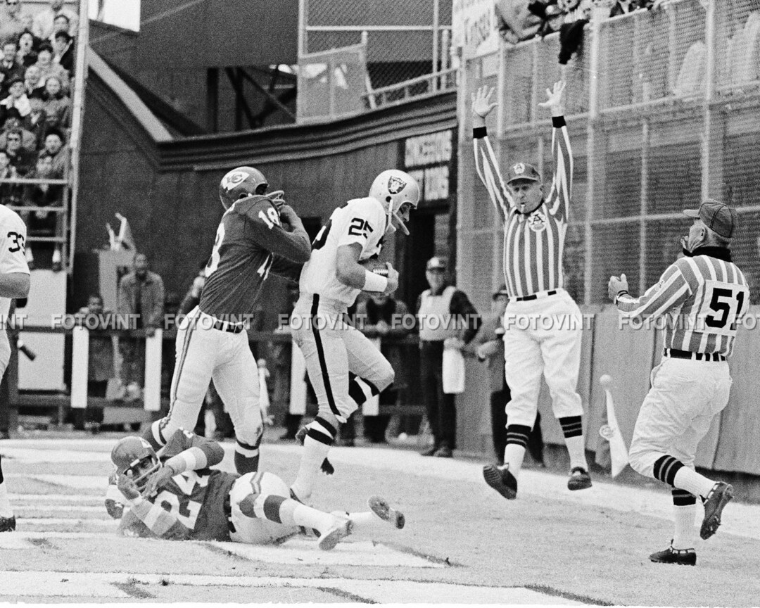 FRED BILETNIKOFF Photo Picture AFL Oakland Raiders Football Photograph ...