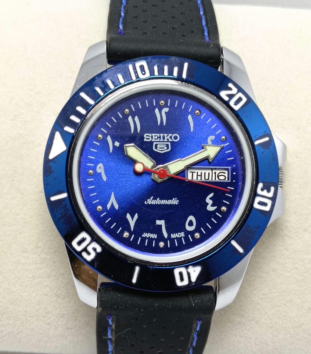 Refurbished Seiko 5 Rotating Bezel Arabic Numerals Blue Sunburst Dial ...