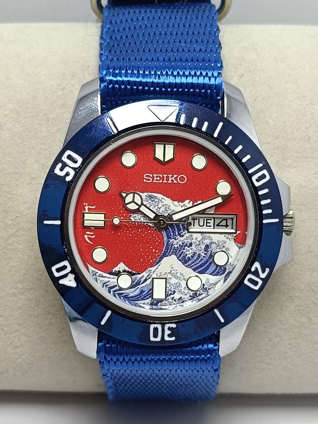 Refurbished Seiko Wave Godzilla Red Dial Rotating Bezel Day&date ...