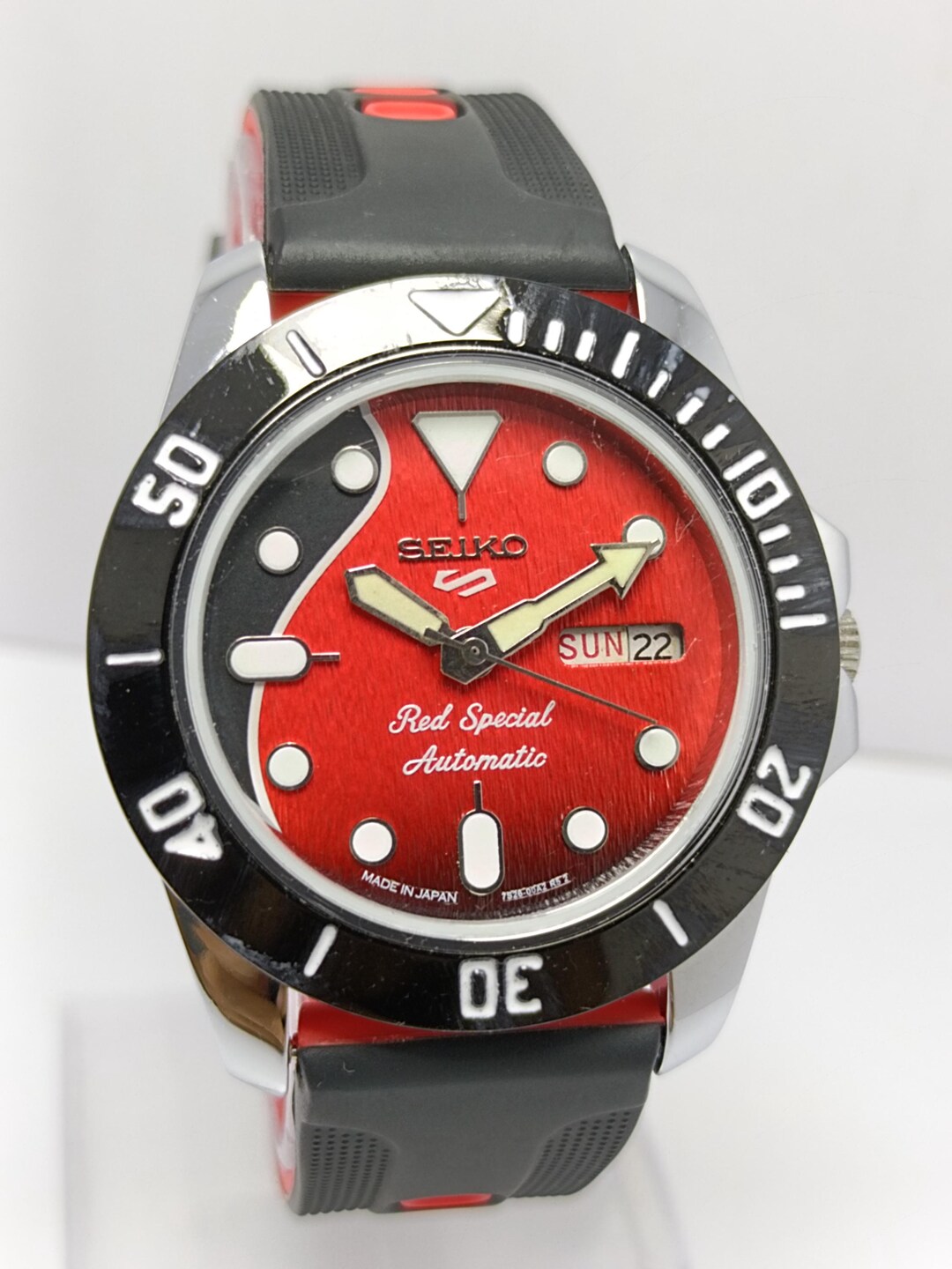 Refurbished Seiko Automatic Watch: Red Dial, Rotating Bezel, Day/date ...