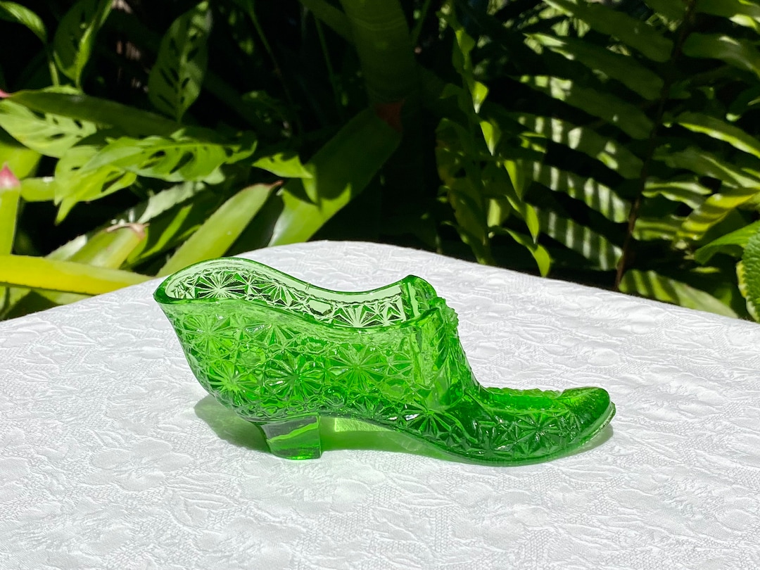 Boyd Glass Green Vintage Daisy and Button Shoe - Etsy