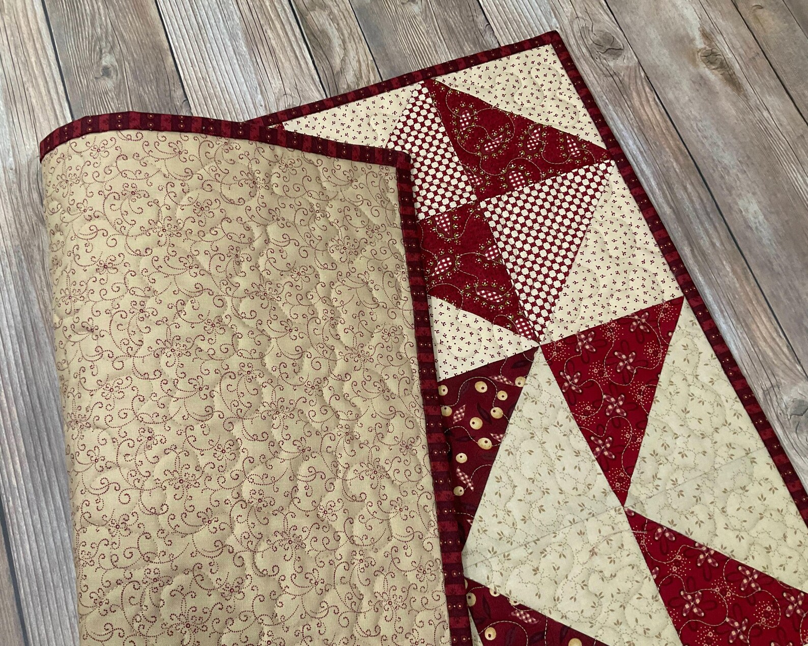 Quilted Expanding Star "garnets and Ginghams" Table Topper ...