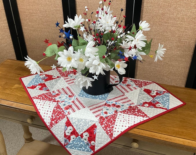 Quilted Lella Boutique 'old Glory' Expanding Star Table Topper ...