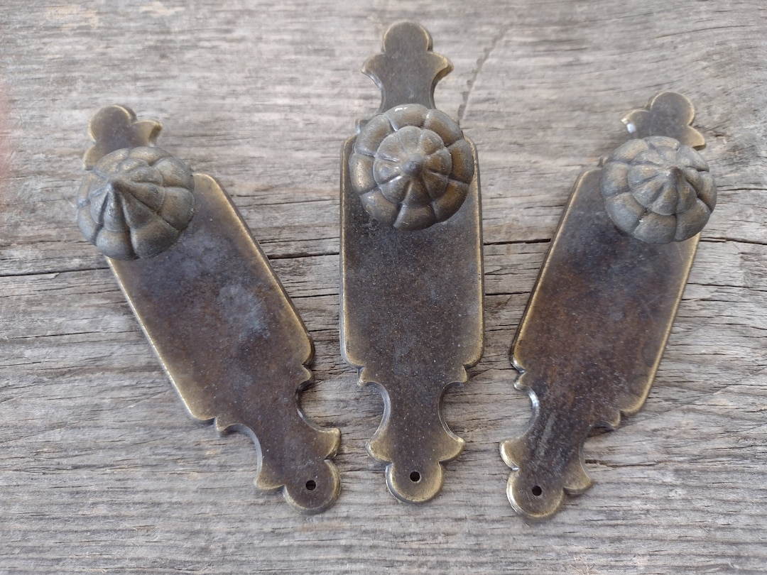 3 Vintage Cabinet Knobs With Ornate Mounting Plates-brass Cabinet Pulls ...