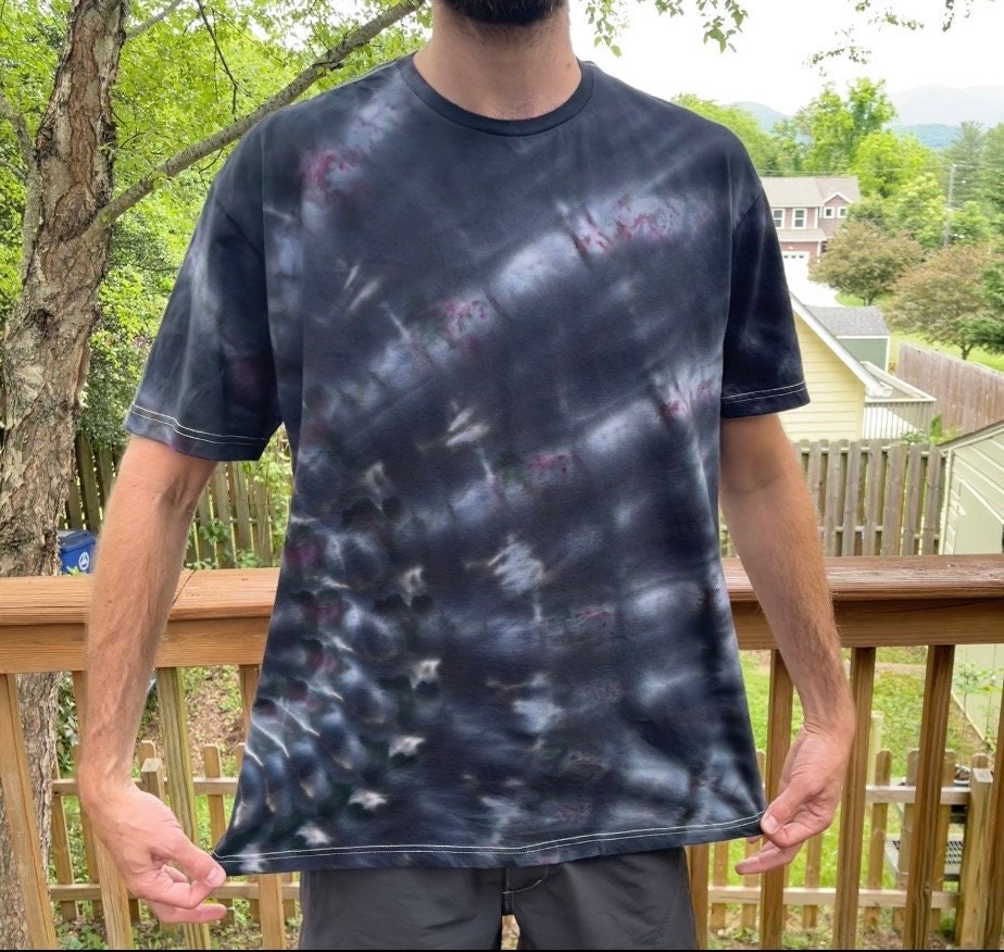 XL Spinal Wave Tie Dye T-shirt in Black, Blue and Red, Extra Large - Etsy