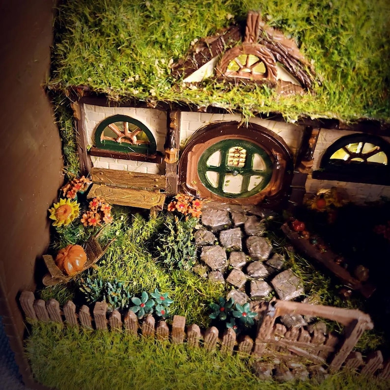 Green Hill Hobbit House Book Nook, Lord of the Rings Decor, Bag End ...