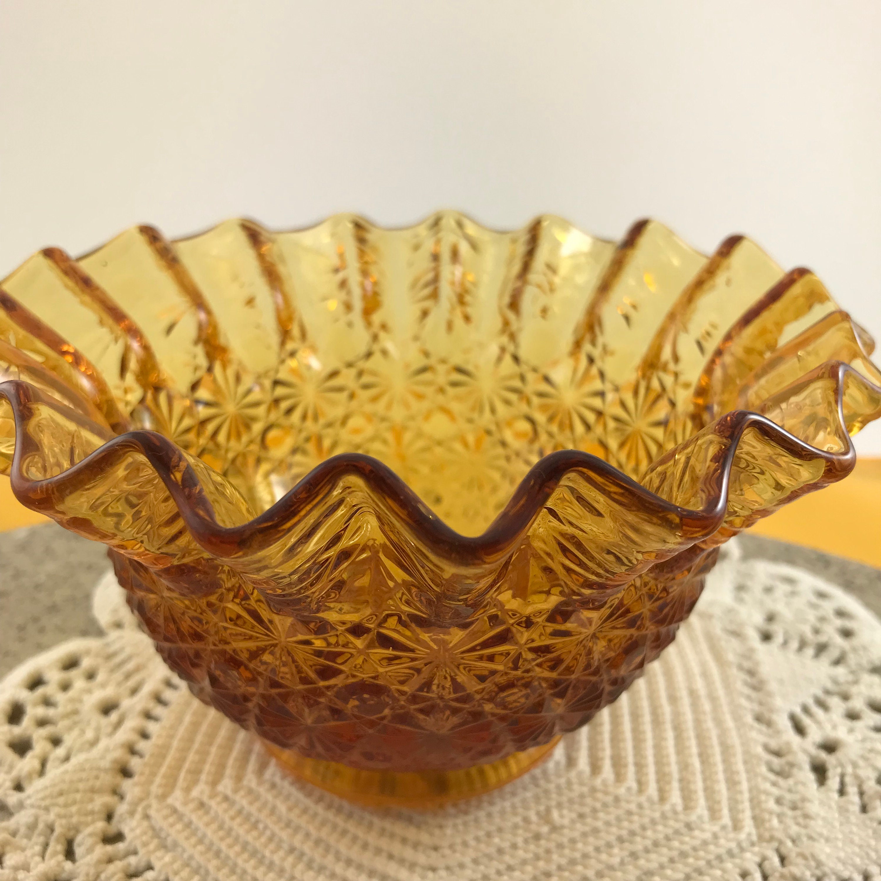 L.E. Smith Daisy and Button Pattern Ruffled Edge Small Bowl - Etsy