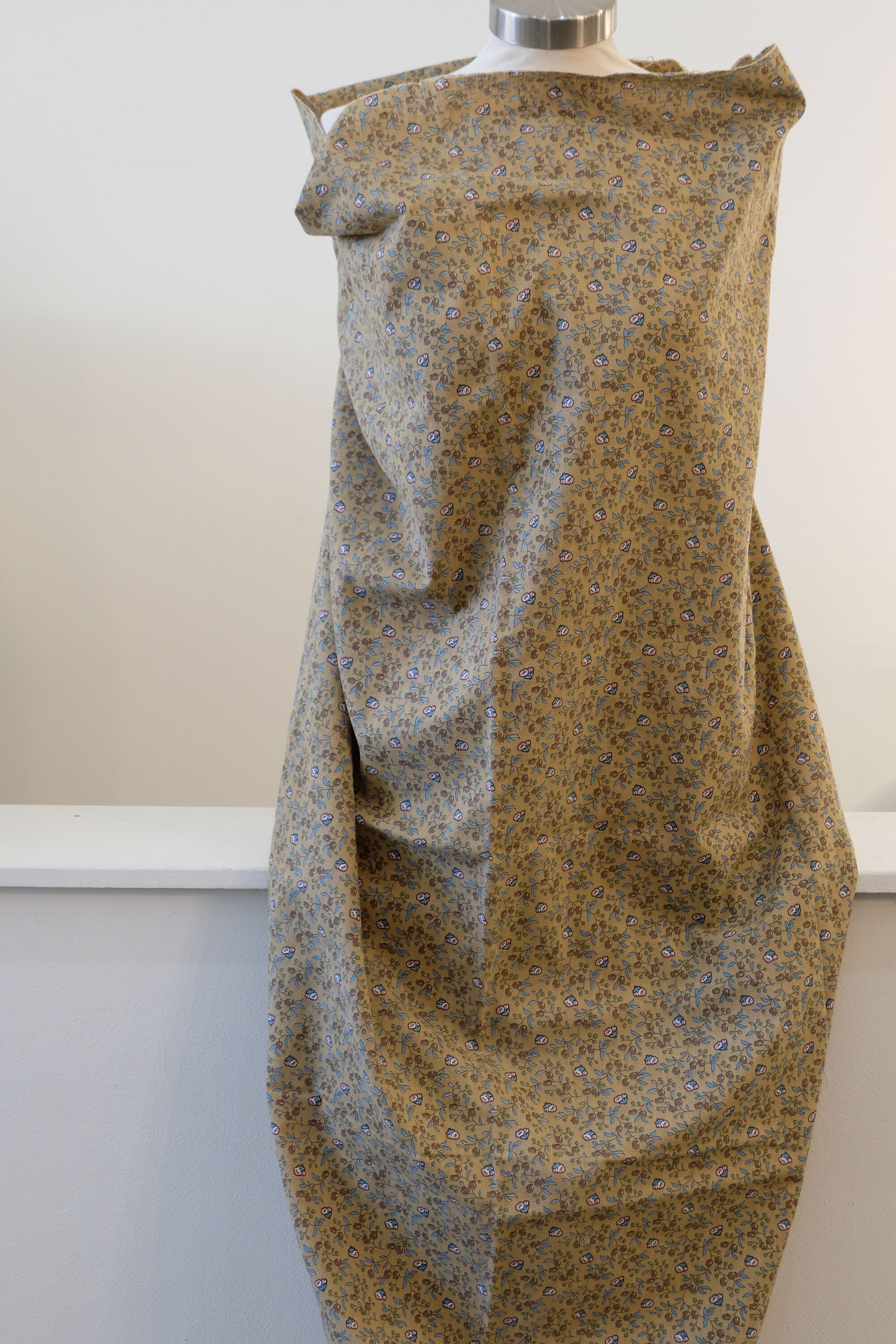 1980's Vintage Beige Calico With Small Pink Flowers With Blue Leaves ...