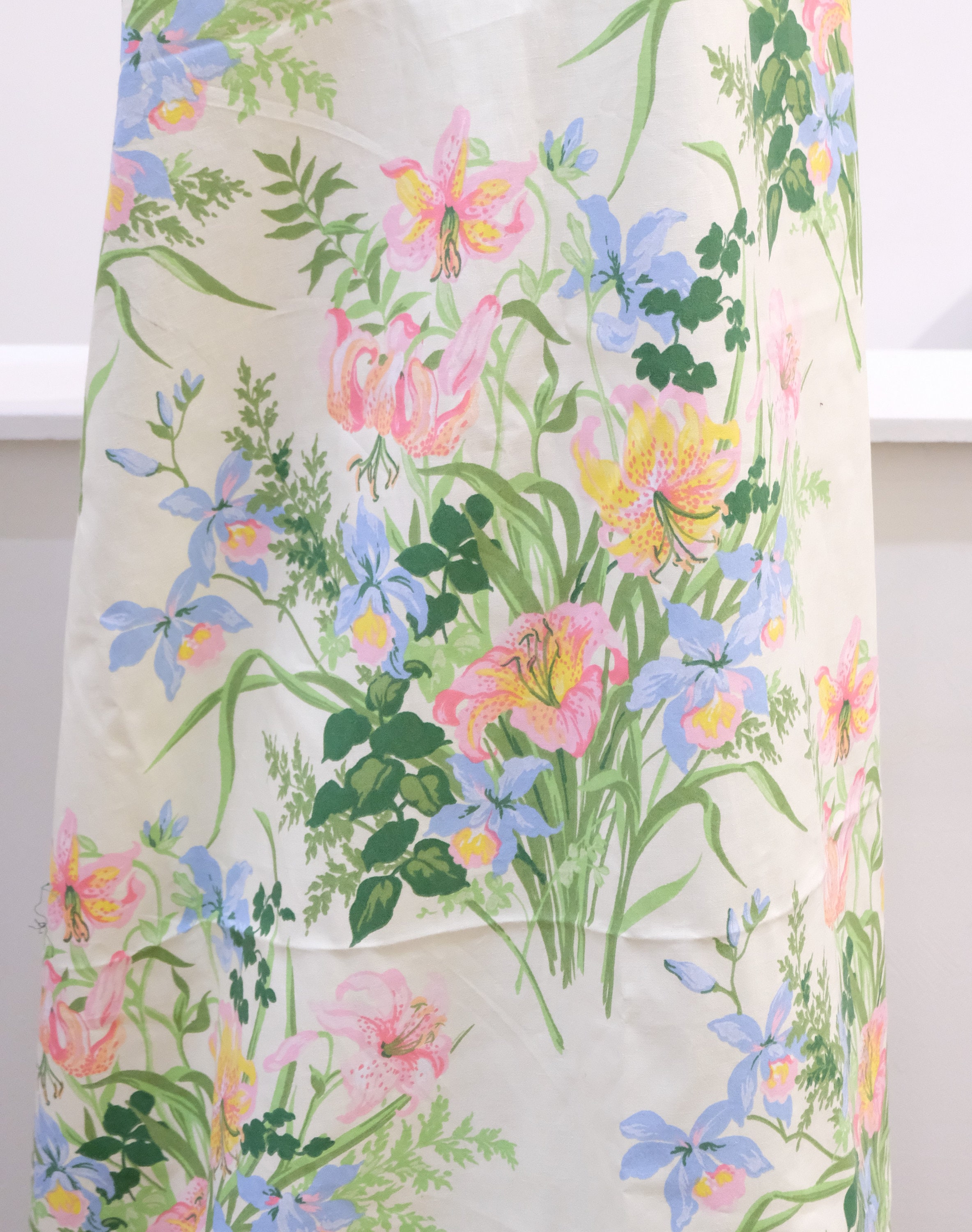 1980's Vintage Large Floral Upholstery Cotton Fabric Directional Print ...