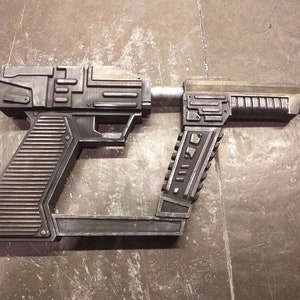 V Mini Series Cosplay Lizard Space Prop - Etsy