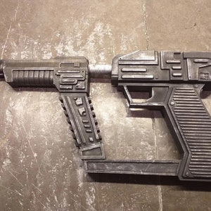 V Mini Series Cosplay Lizard Space Prop - Etsy