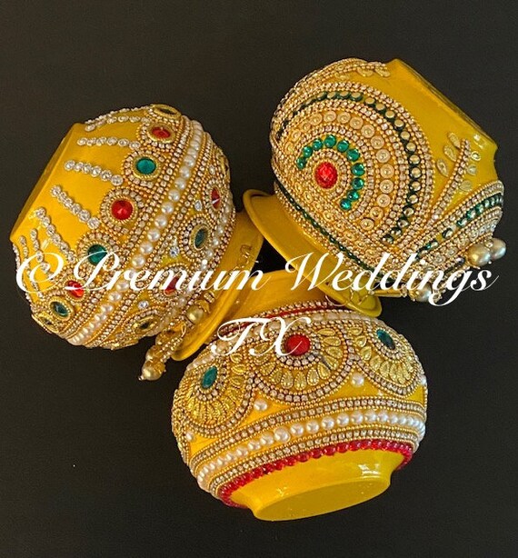 10 colorful matki decoration ideas for Janmashtami festival