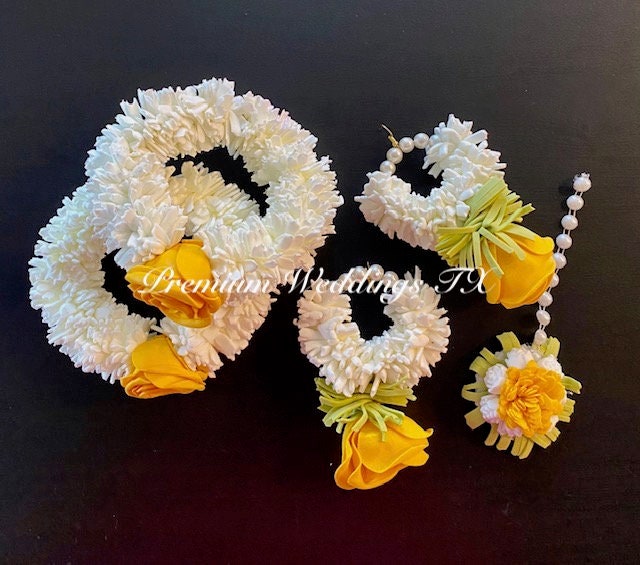 Handmade Gajra Set: Indian Wedding Jewelry, Mehndi Bangles - Etsy