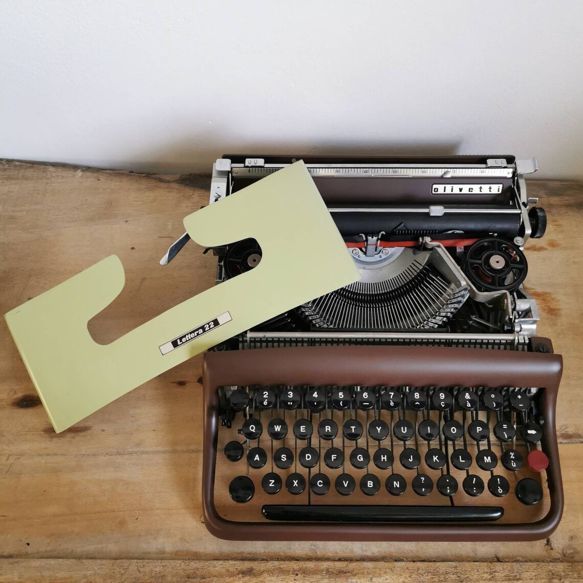 OLIVETTI LETTER 22 first Version Typewriter Chocolate / Original Green ...