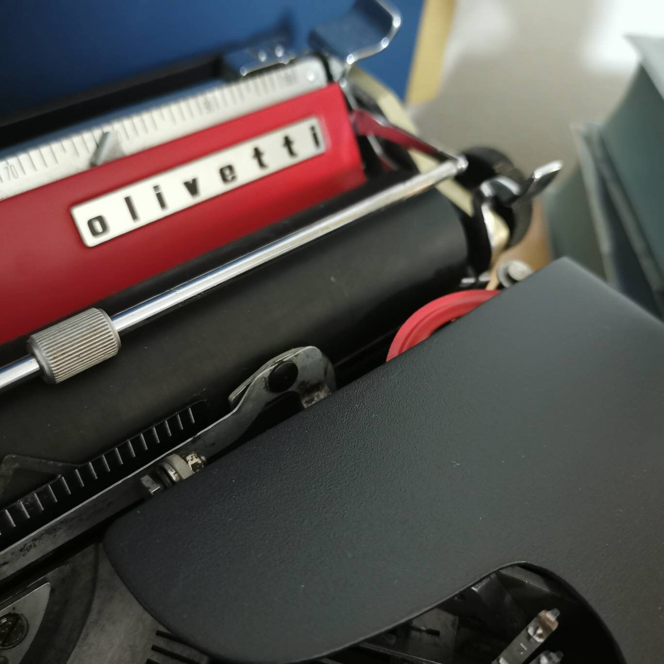 OLIVETTI LETTERA 22 (first Version) Typewriter Black Matt & Red Matt in ...