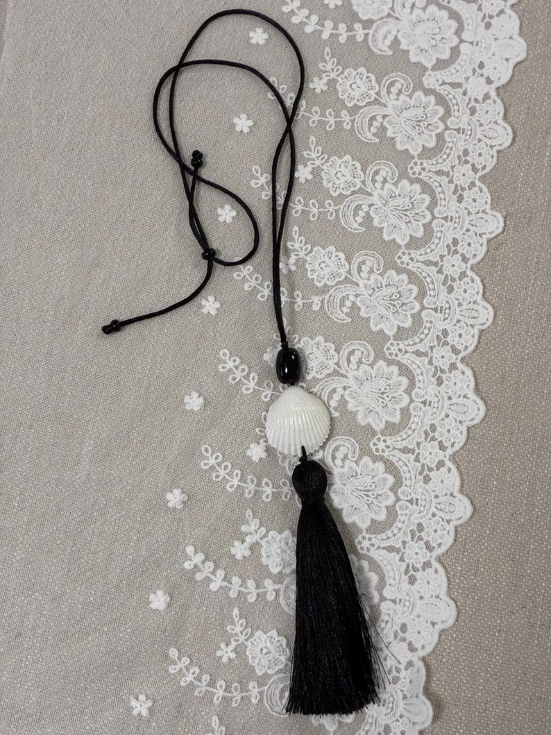 Onyx and Seashell Pendant • Tassel Necklace and Black Shell - Etsy