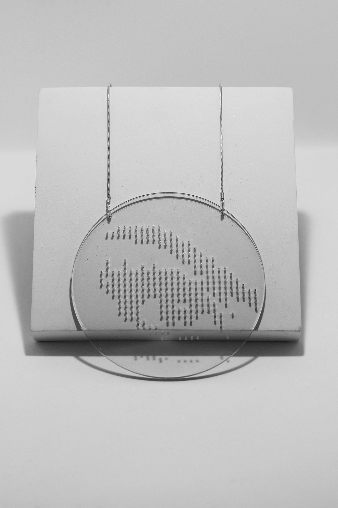 Collier minimal à partir d’acryliques recyclés plexiglas (verre ...