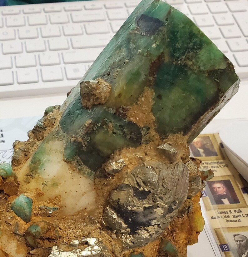 Natural Rough Emerald Crystal Mineral Specimen from Brazil - Etsy Italia