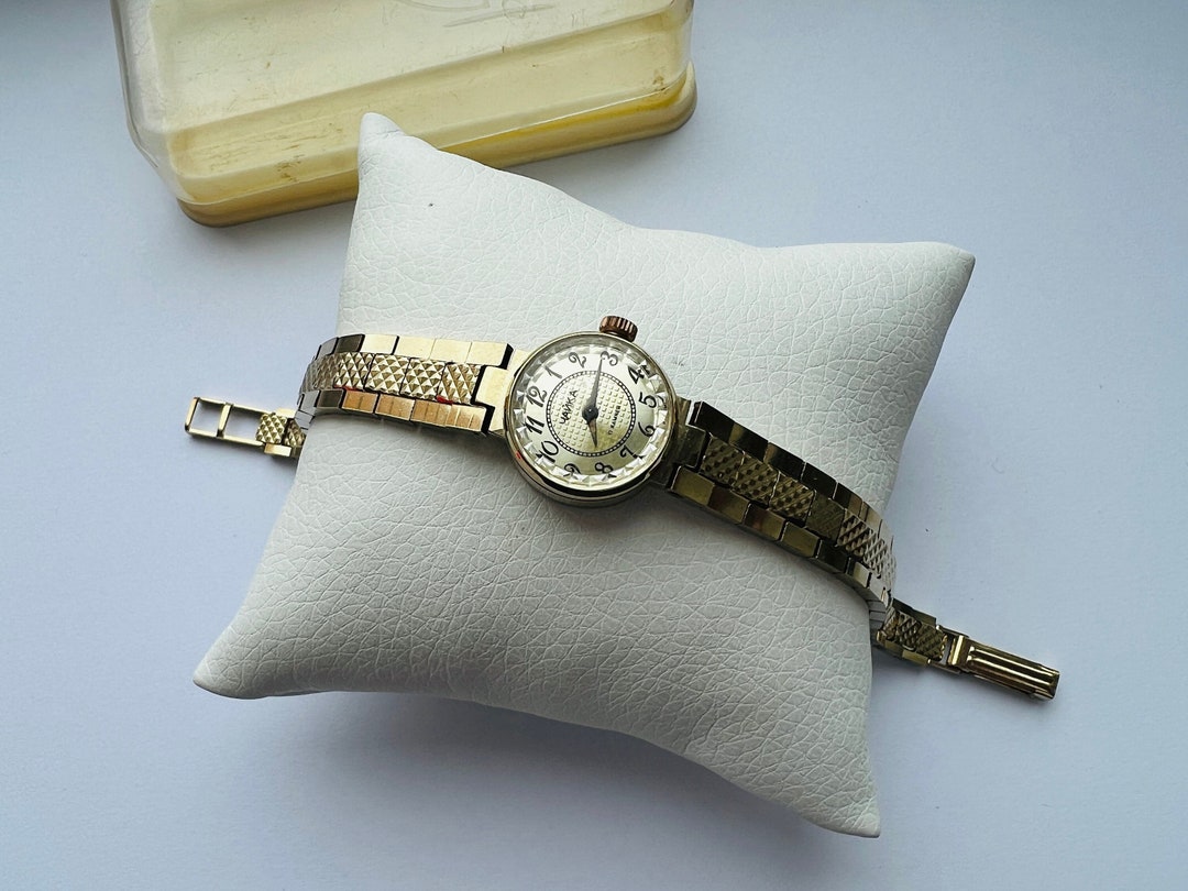 Vintage Very Small Wrist Watch Chaika 17 Jewels Women's Soviet Watches ...