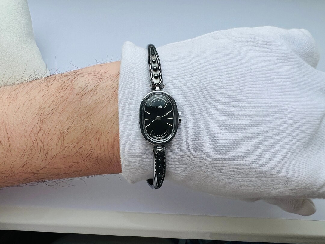 Vintage Ladies Watch, Classic Small Women Watch, Gift for Her, Vintage ...