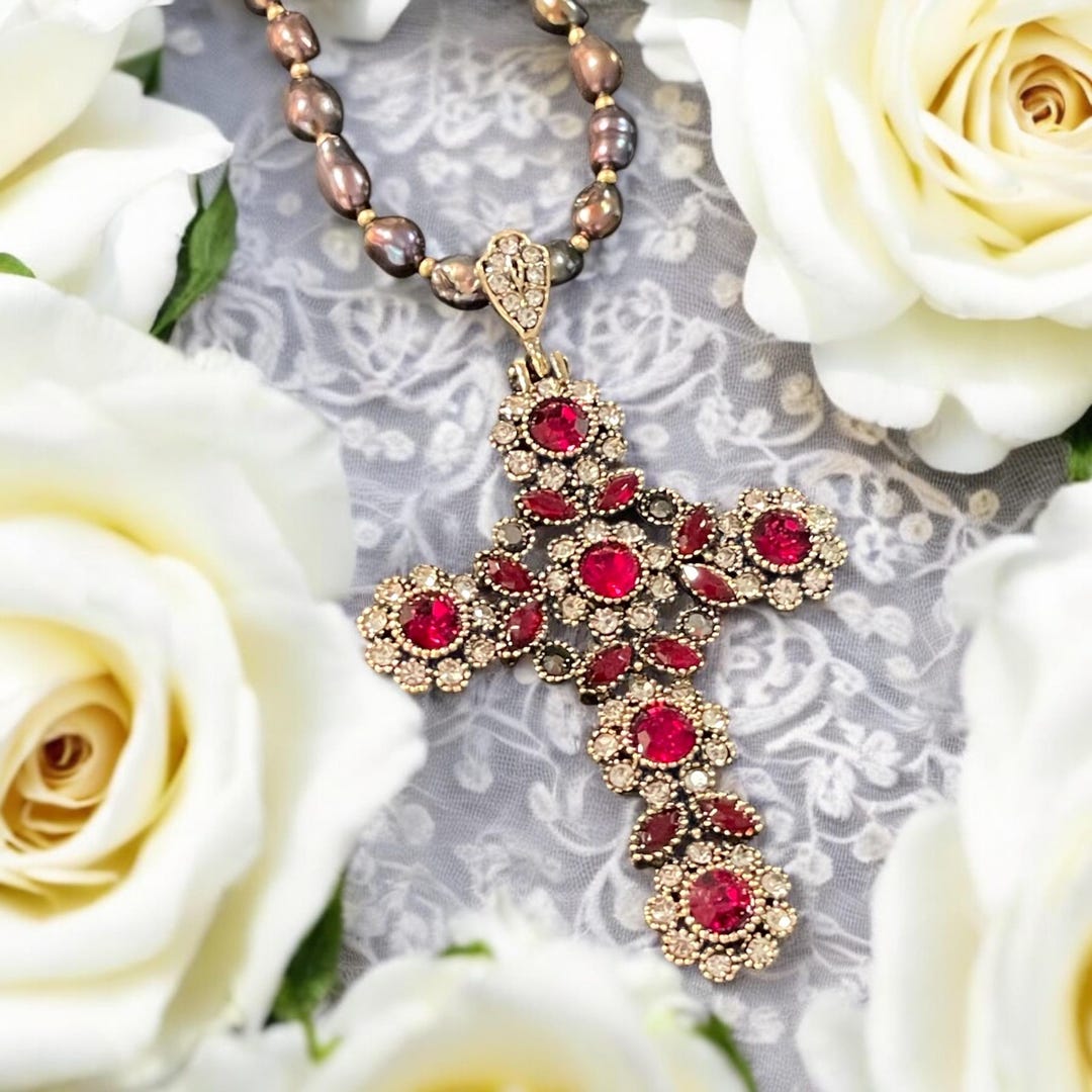 1739. Black Pearl Necklace With a Vintage Inspired/italian Cross ...