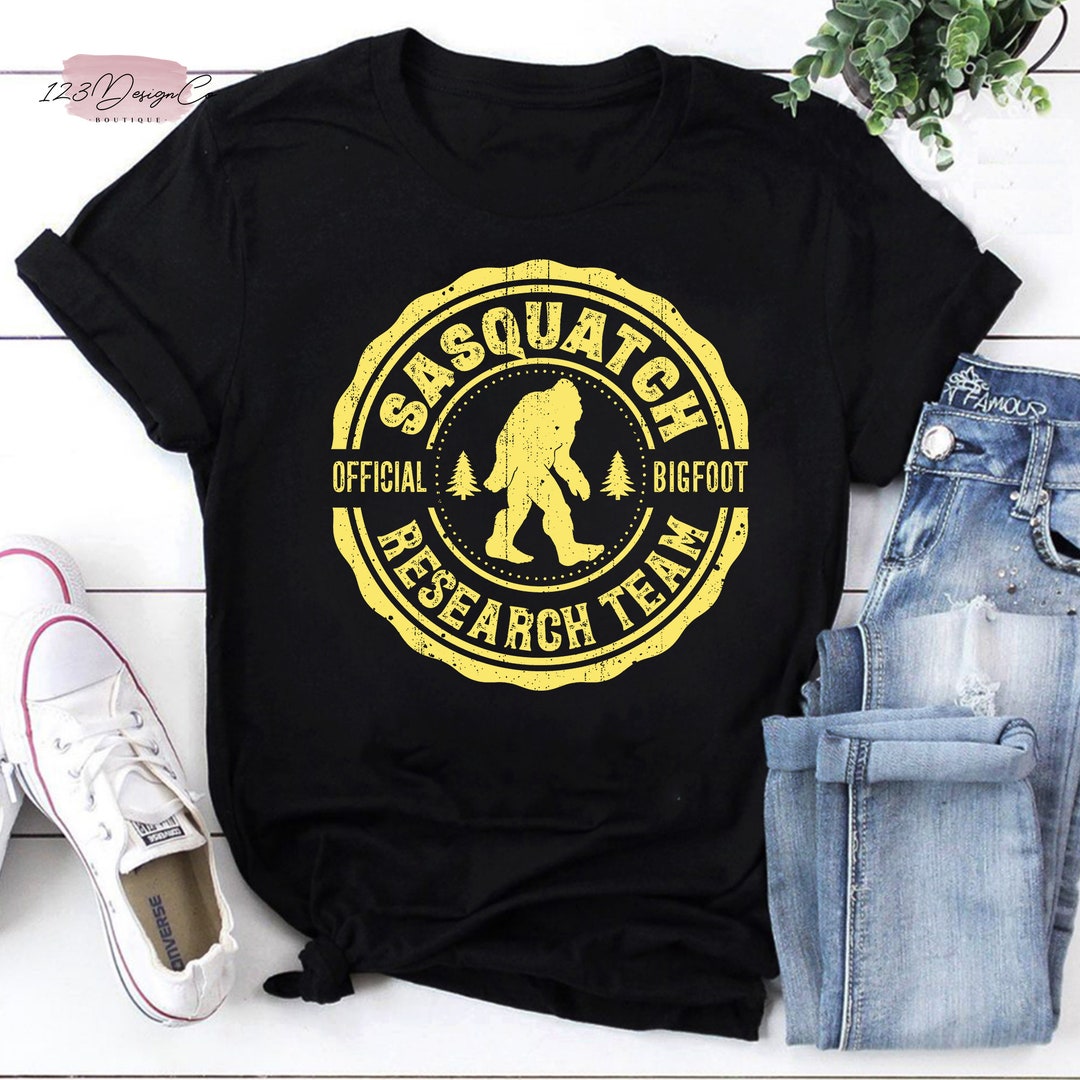 Bigfoot Finding Sasquatch Research Team Vintage T-shirt, Bigfoot Hunter ...