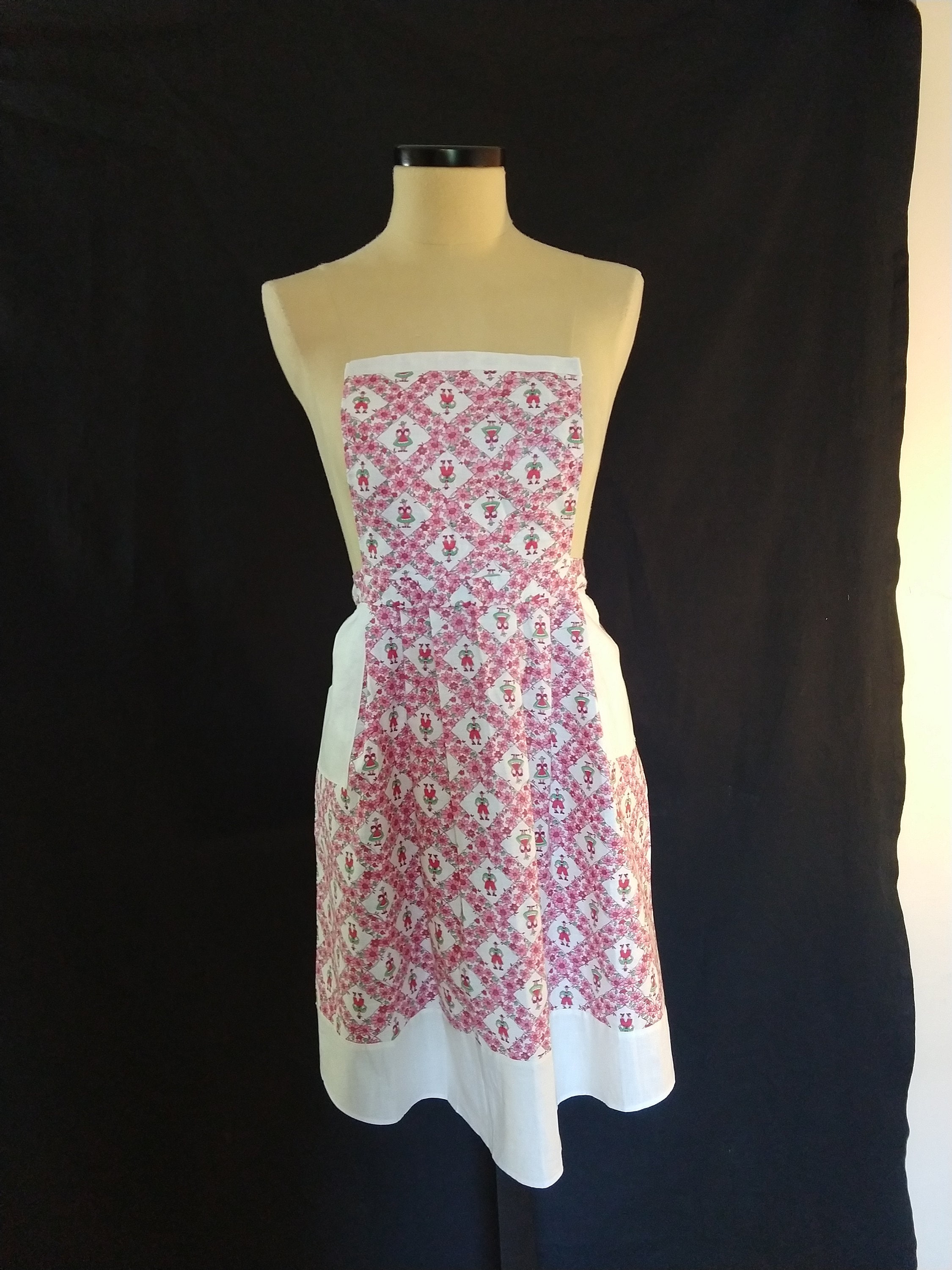 Vintage Handmade 1940s pinny Apron Pink Red Pennsylvania Dutch Pattern ...
