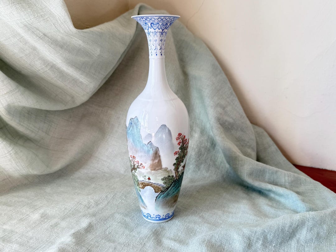 Vintage Chinese Egg Shell Porcelain Vase in Box Hand Painted Paper Thin ...