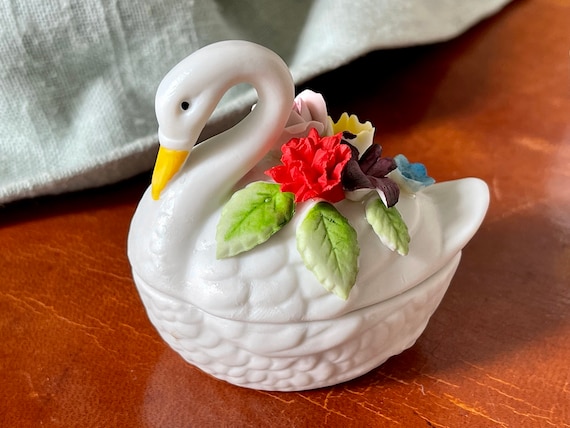Vintage Bisque Porcelain Swan Trinket Box Applied Han… - Gem