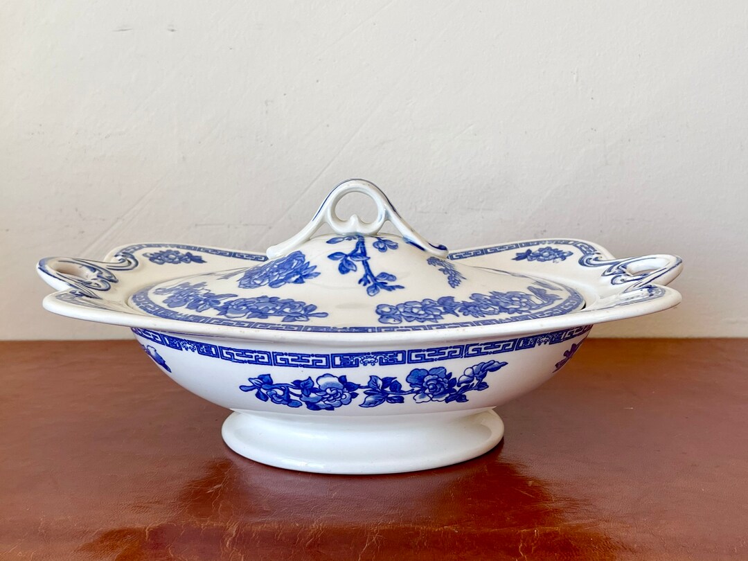 Antique John Maddock & Sons Covered Serving Dish Blue and White ...