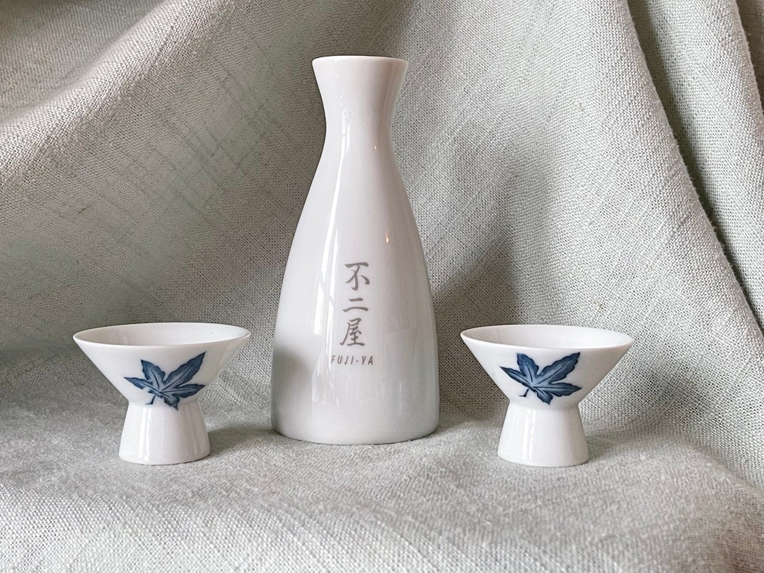 Vintage Japanese Fuji-ya Sake Set Porcelain Sake Bottle and Cups Retro ...