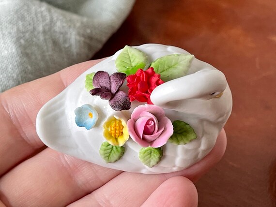 Vintage Bisque Porcelain Swan Trinket Box Applied Han… - Gem