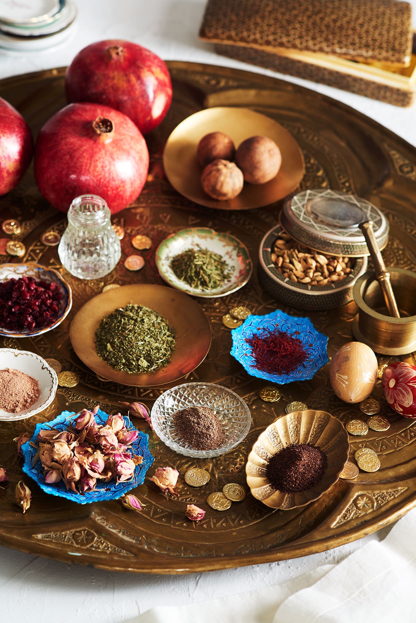 Persian Flavors Gift Set: Includes Spice Set, Cookbook, and Rice Bonnet ...