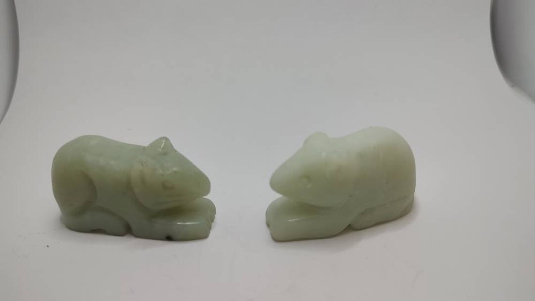 Jade Mouse Figurine Set: Hand Carved Gemstone Rat Ornament - Etsy