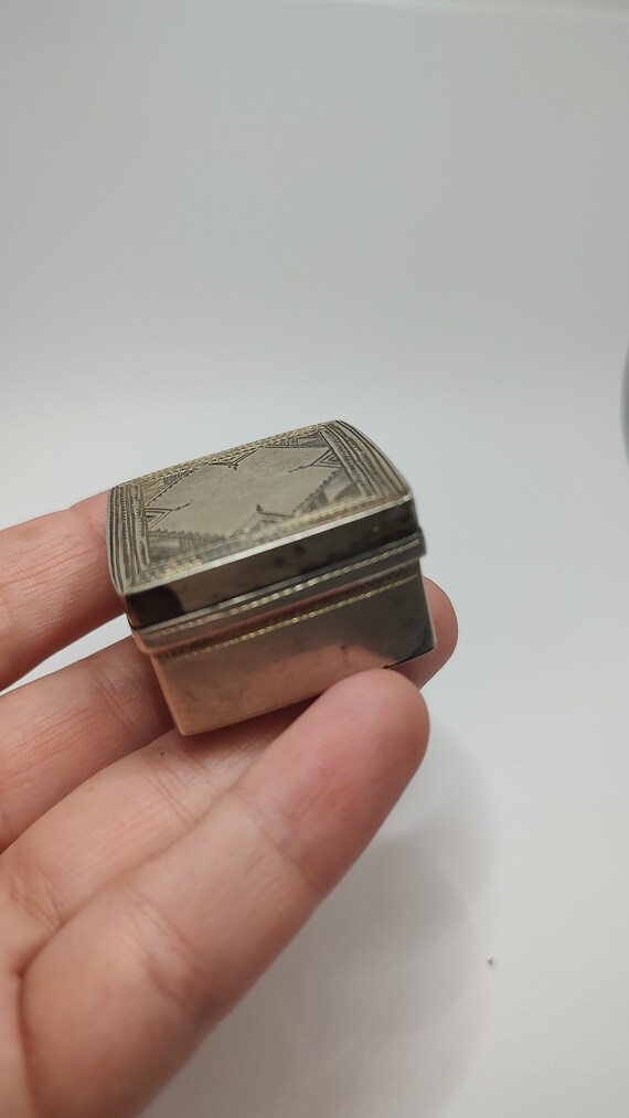 Rare Antique Solid Silver Pill Box • Hand Engraved Sq… - Gem