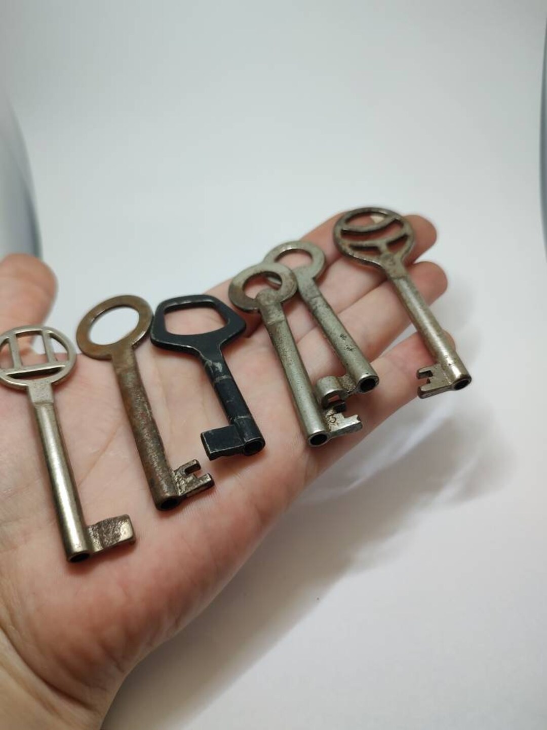 Bunch of Old Keys,vintage Metal Keys - Etsy